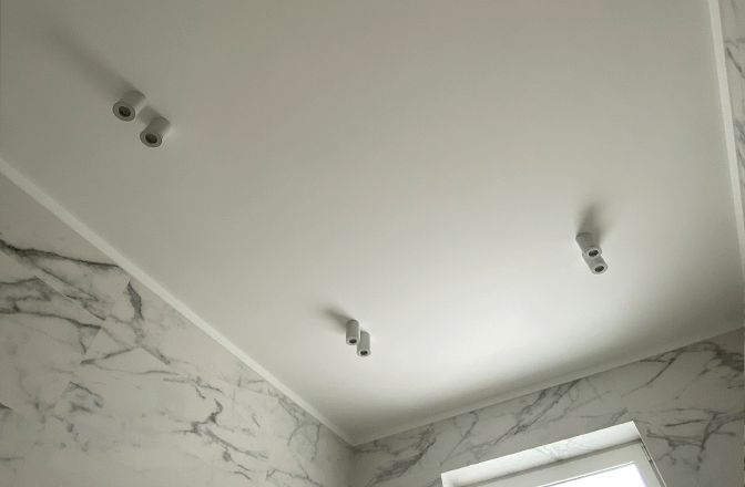 Matte textured stretch ceiling in the bathroom • project Brilliance ceiling